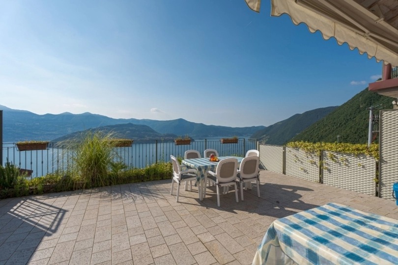 Parzanica trilocale con piscina – GCase